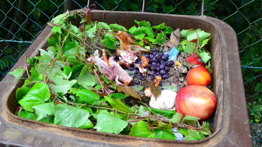 Compost inputs that work even in cold weather – Fix It Homestead