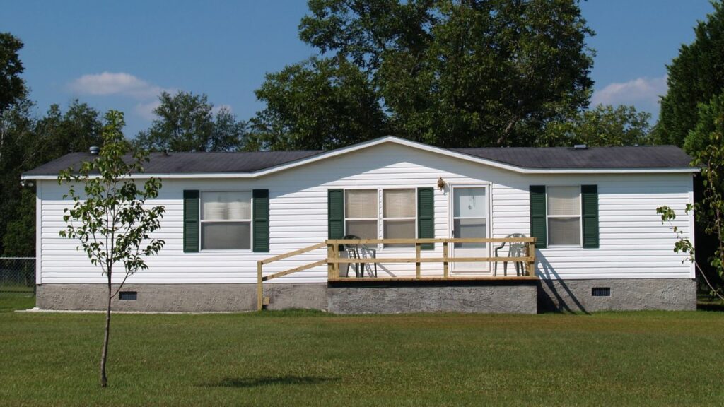 10 Ways to Keep Your Mobile Home Skirting from Falling Apart – Fix It ...