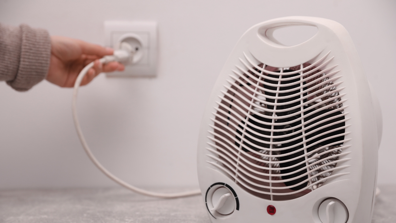 Space heaters and old wiring don’t mix, the warning sign your outlet is ...