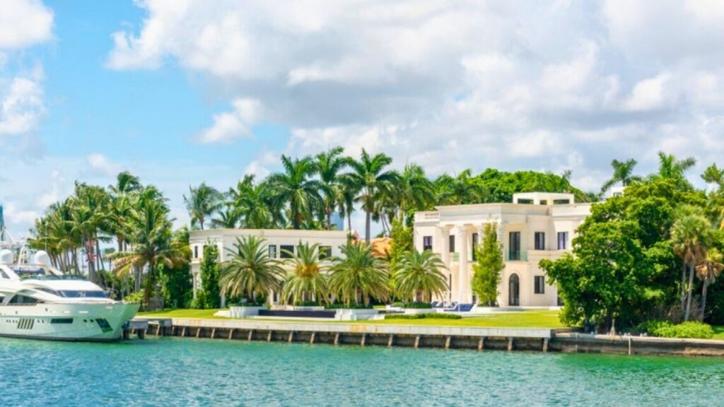 Inside the Boca Raton mansion at 2989 Spanish River Rd that’s aiming ...
